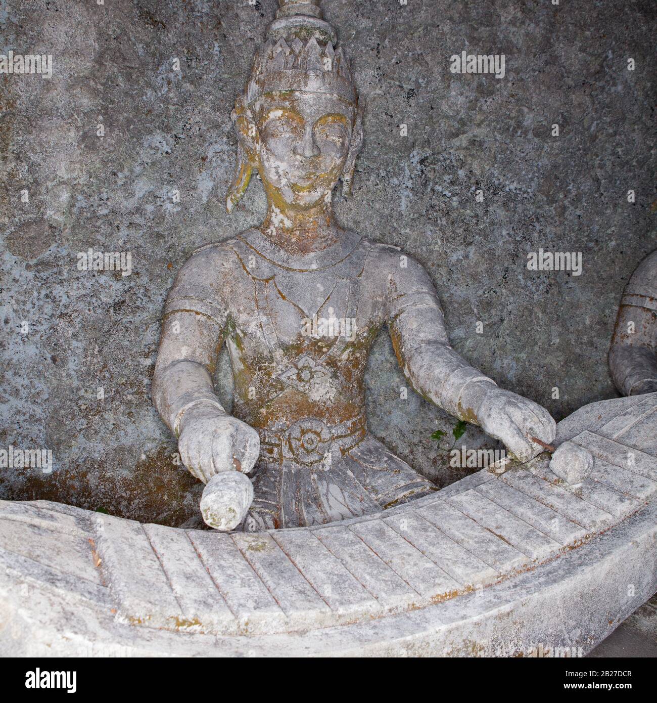 Asian statues hi-res stock photography and images - Alamy