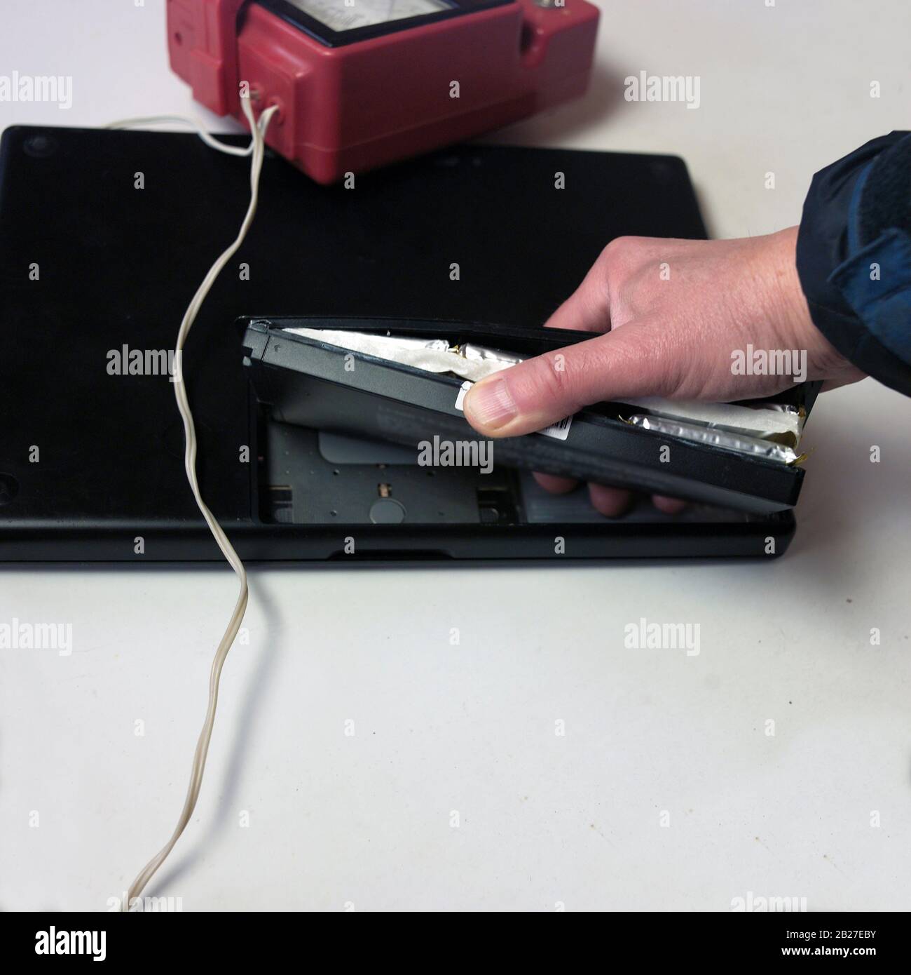 closeup of a hand rerplacing a damaged laptop battery Stock Photo - Alamy