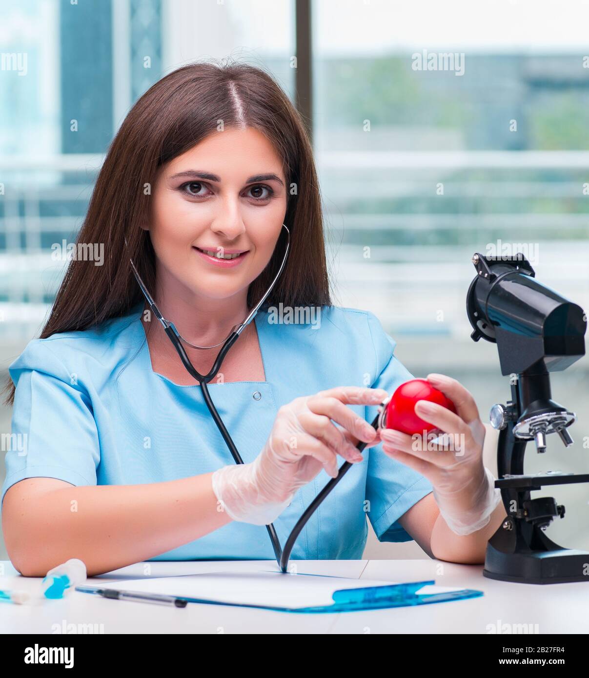 The young female doctor working in the lab Stock Photo - Alamy