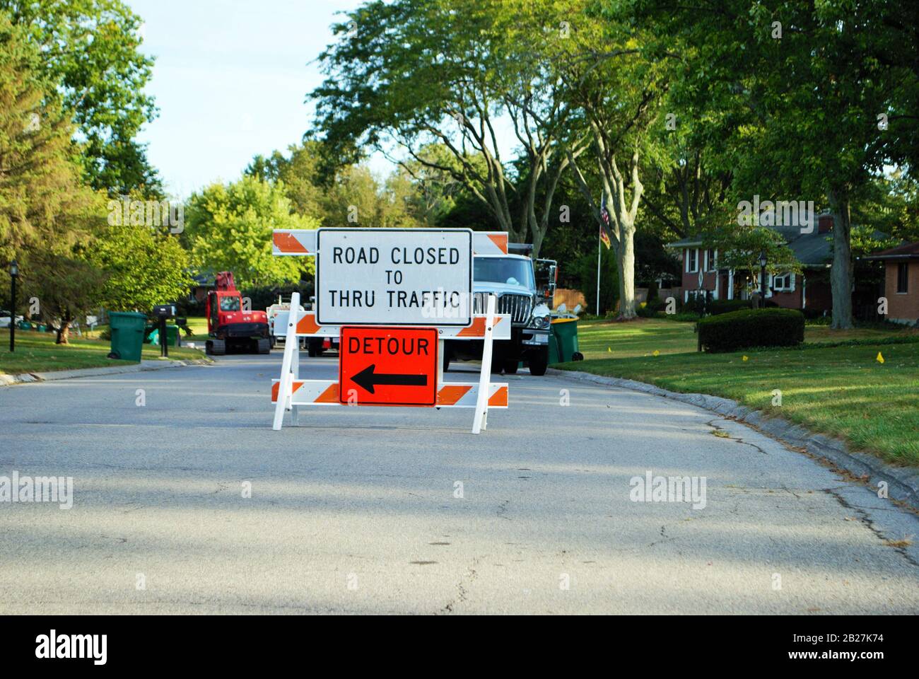 Construction detour sign hi-res stock photography and images - Alamy