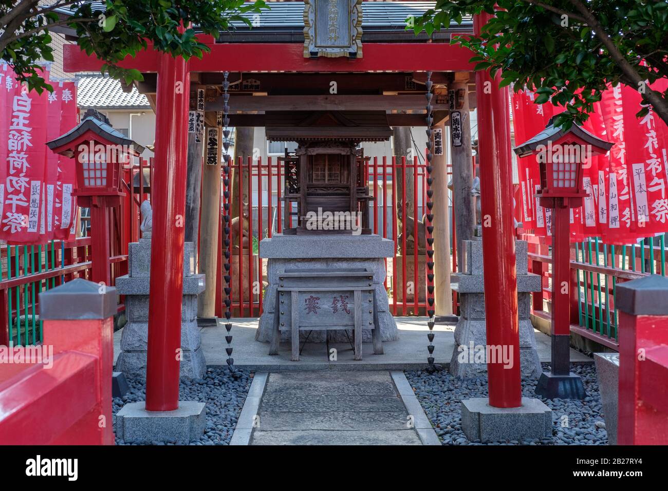 Traditional shinto shrine in the streets of Tokyo, Japan Stock Photo ...