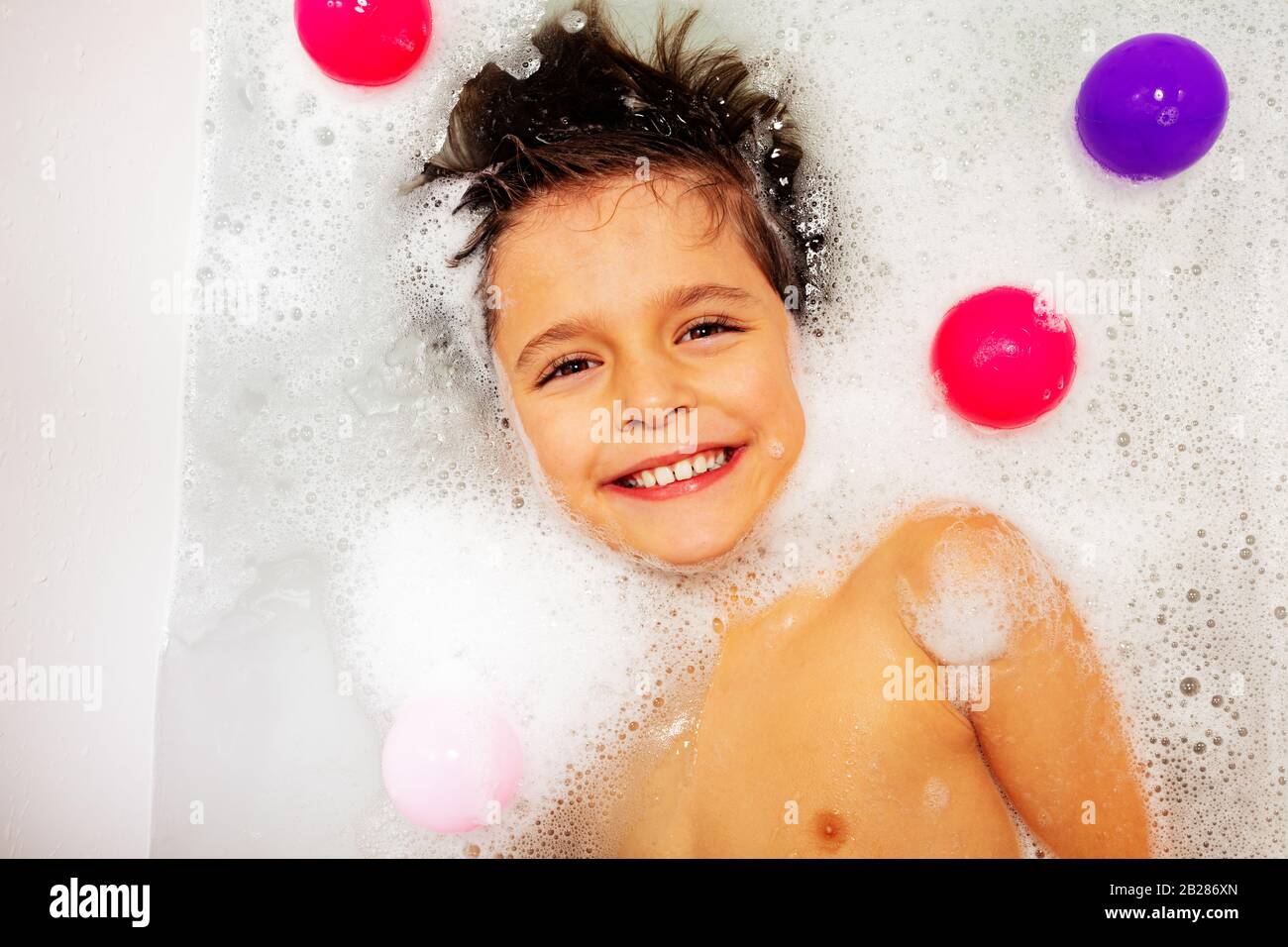 Ball in water tub hi-res stock photography and images - Alamy