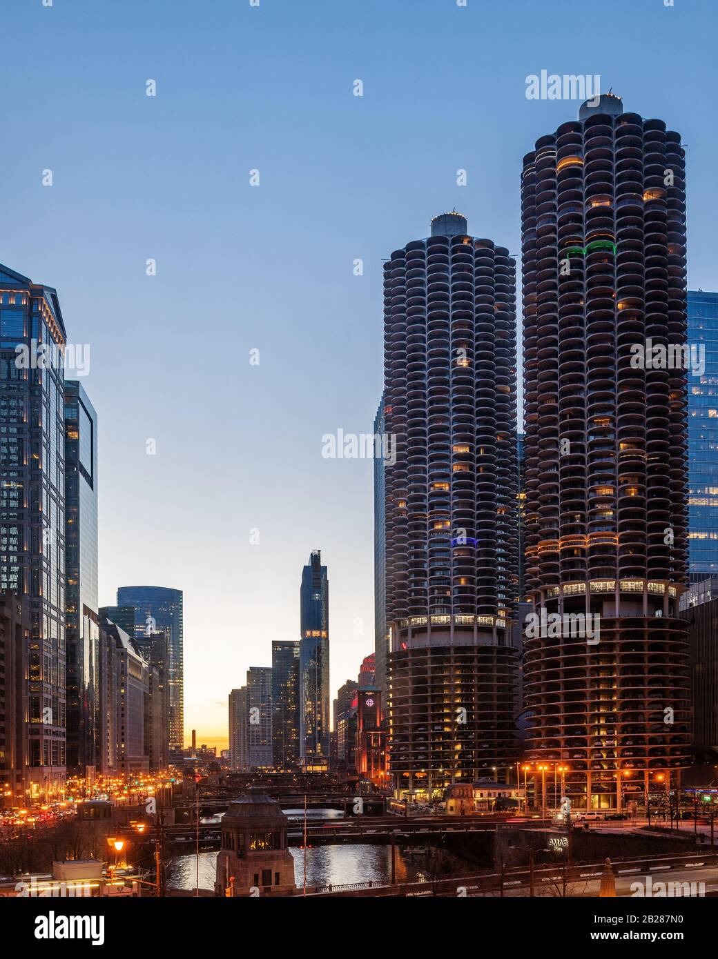 Chicago river marina city hi-res stock photography and images - Alamy