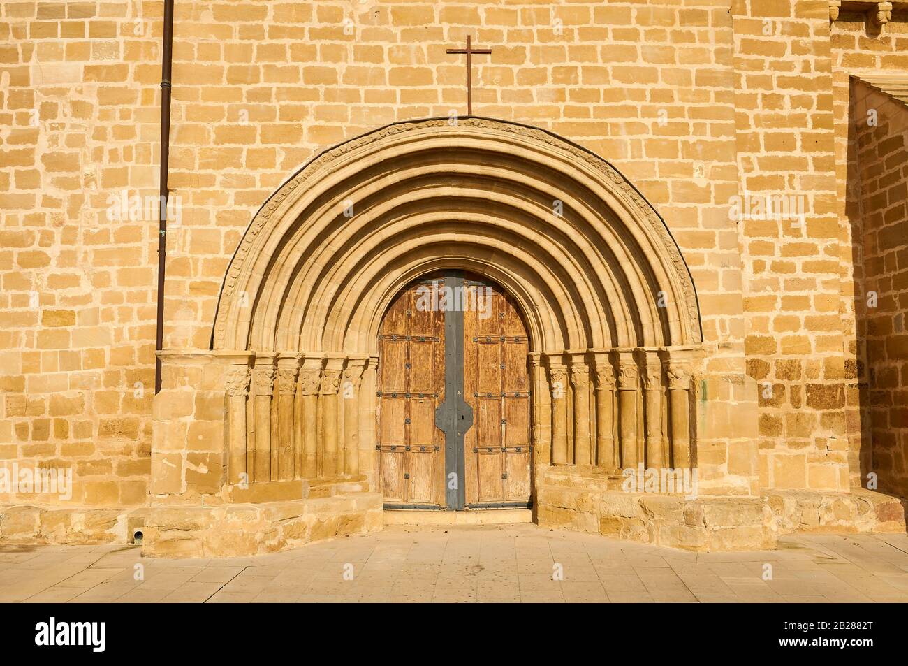 Archivolt architecture hi-res stock photography and images - Alamy