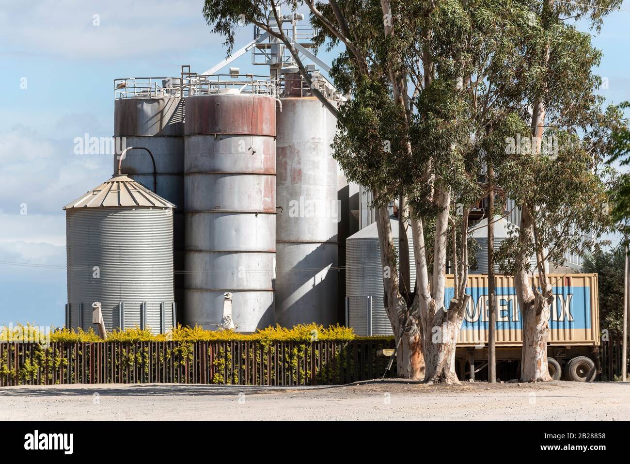 Upright silo hi-res stock photography and images - Alamy