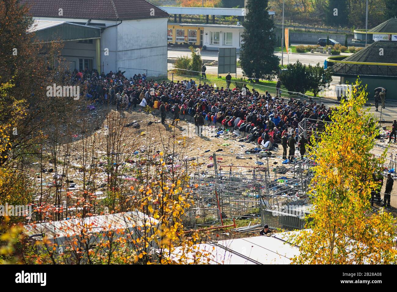 Illegal border crossing hi-res stock photography and images - Alamy