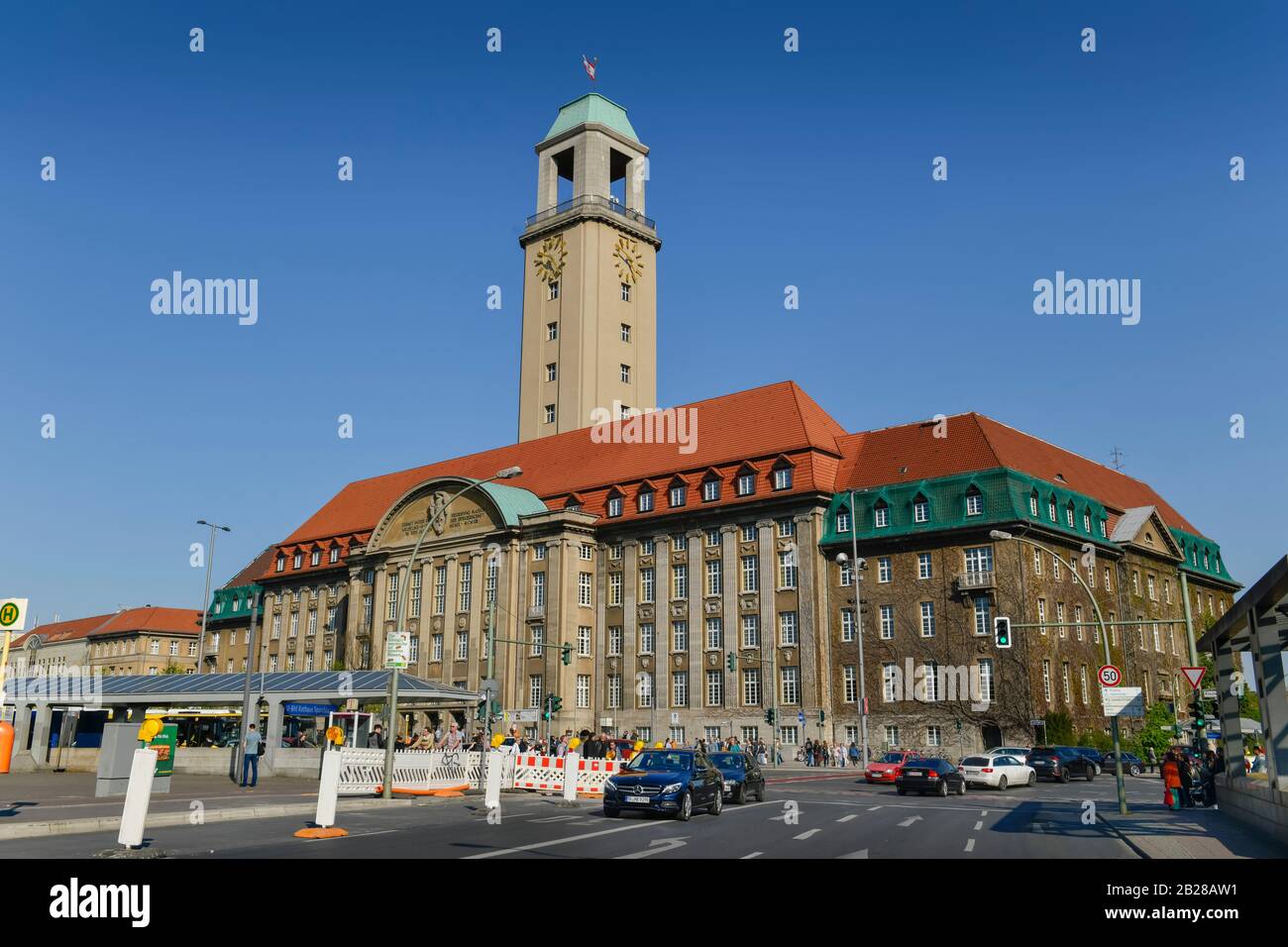 Rathausbau hi-res stock photography and images - Alamy
