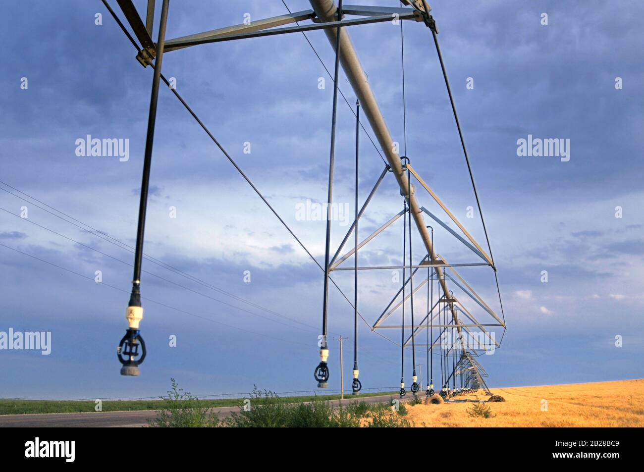 Elevated pipe hi-res stock photography and images - Alamy