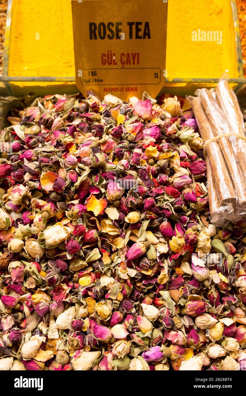 Heap fresh pink roses hi-res stock photography and images - Alamy