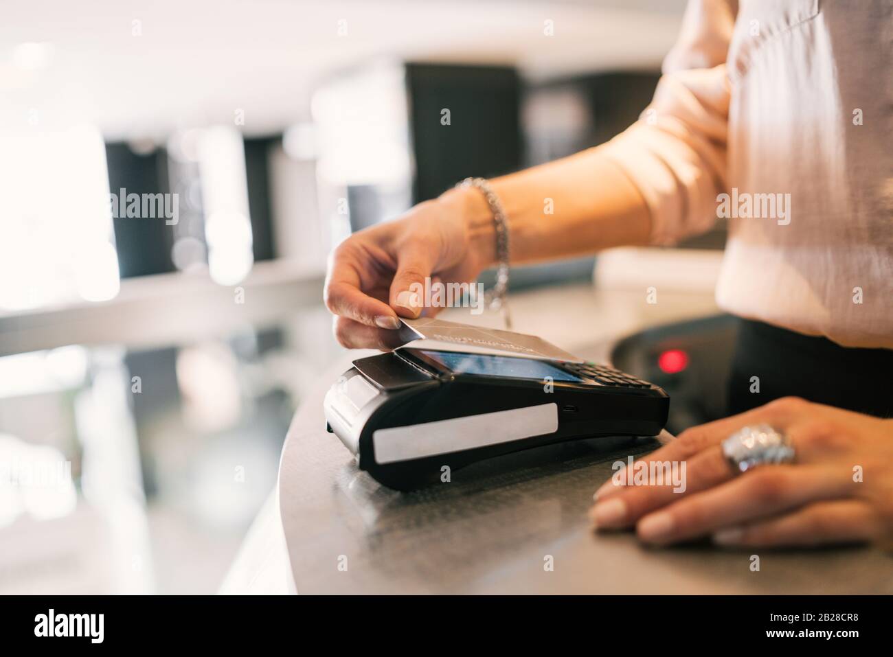 Hotel reception desk guest hi-res stock photography and images - Alamy