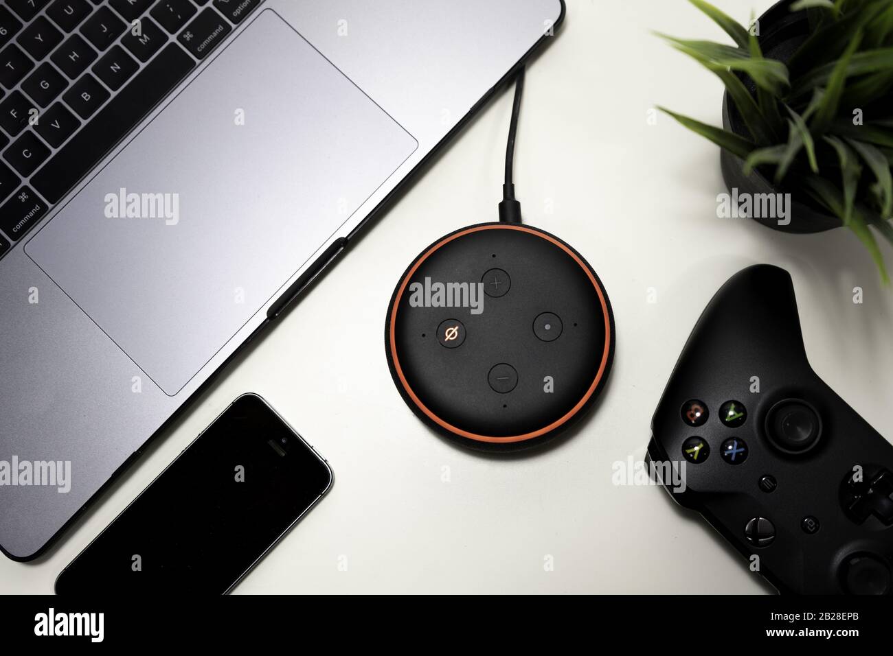 Smart assistant hi-res stock photography and images - Alamy