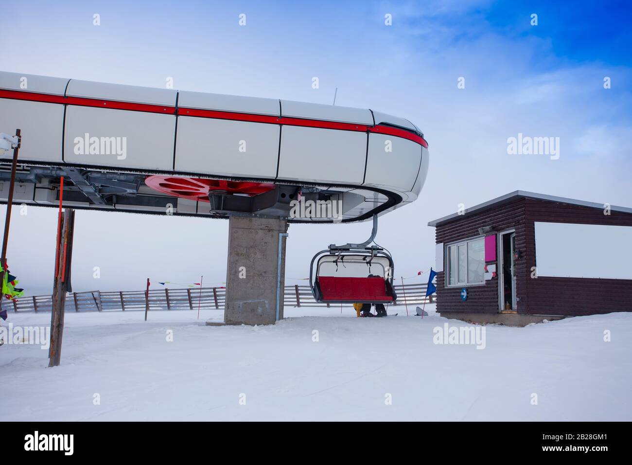 cable car in winter mountain landscape. Bucegi ski slope, Romania Stock ...