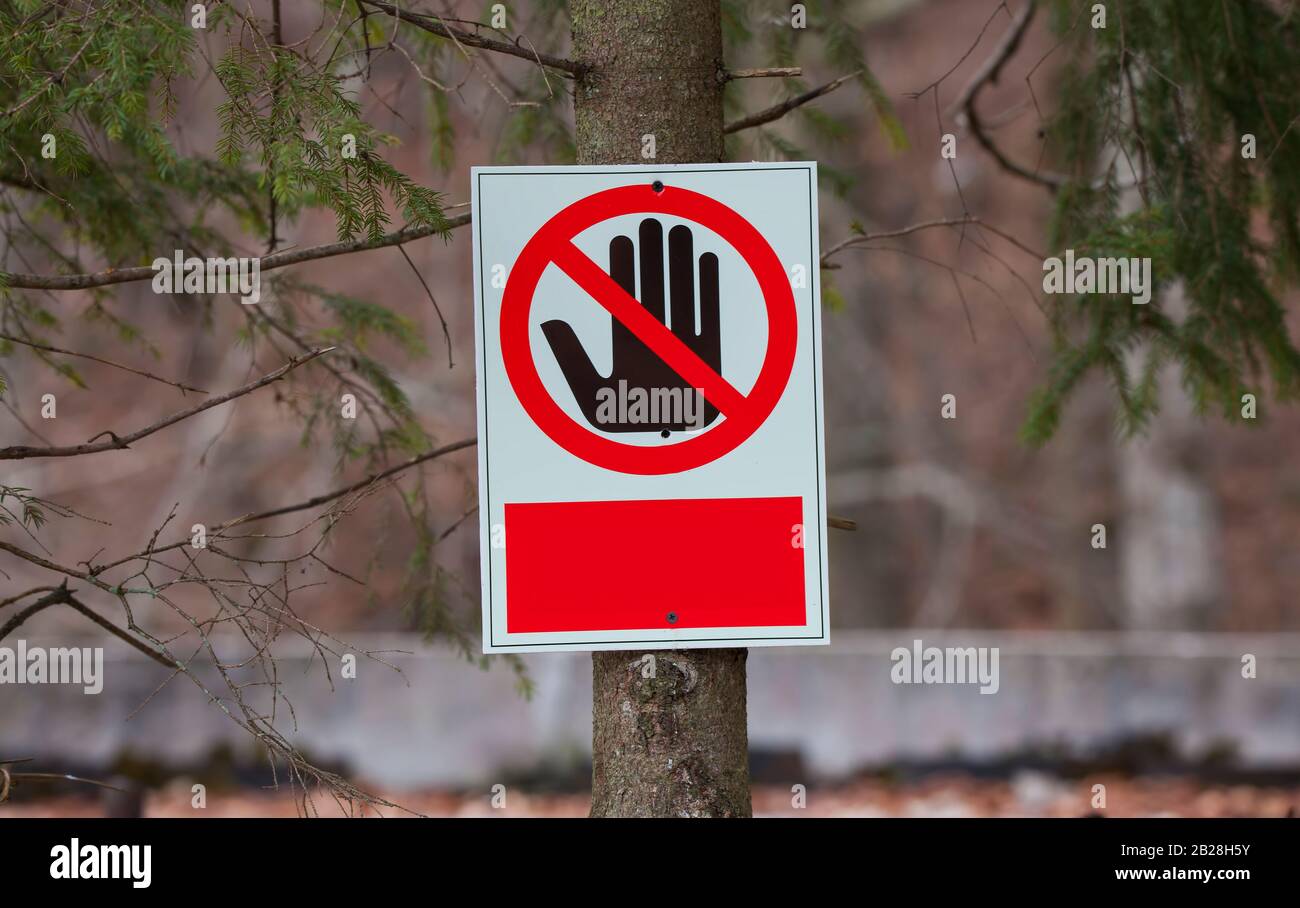 no trespassing sign on a tree. access forbidden Stock Photo - Alamy