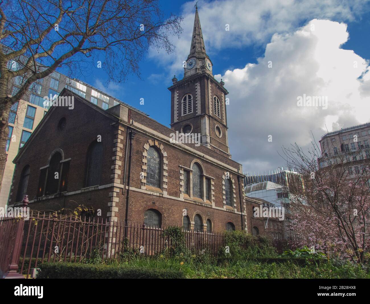 St botolph without aldgate church hi-res stock photography and images ...