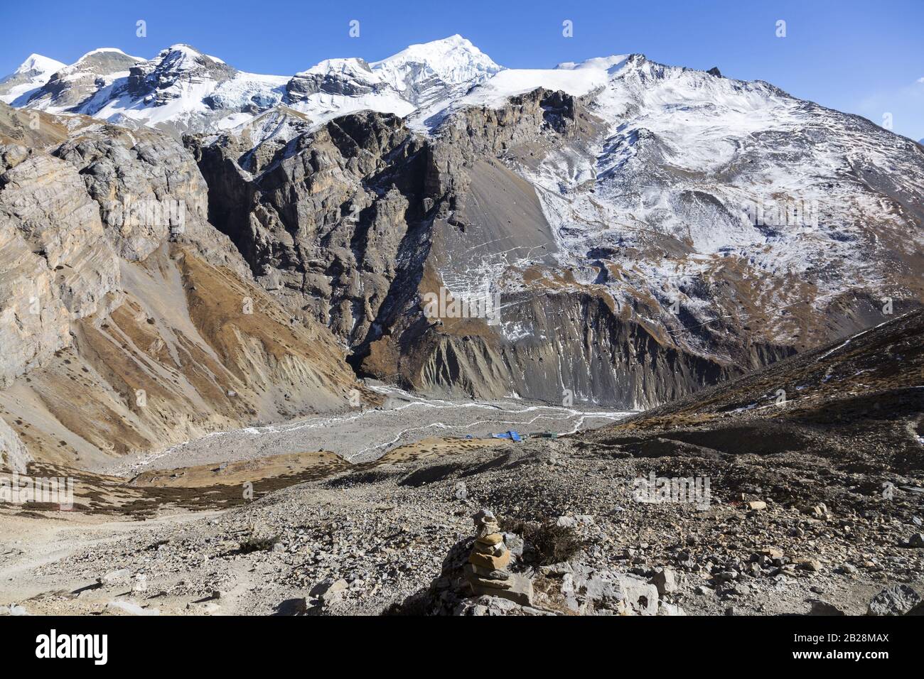 Himalaya range mountains peak peaks hi-res stock photography and images ...
