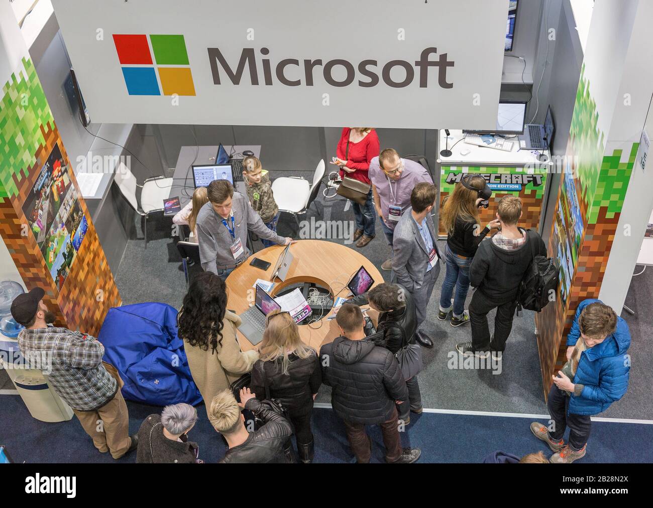 365 windows hi-res stock photography and images - Alamy