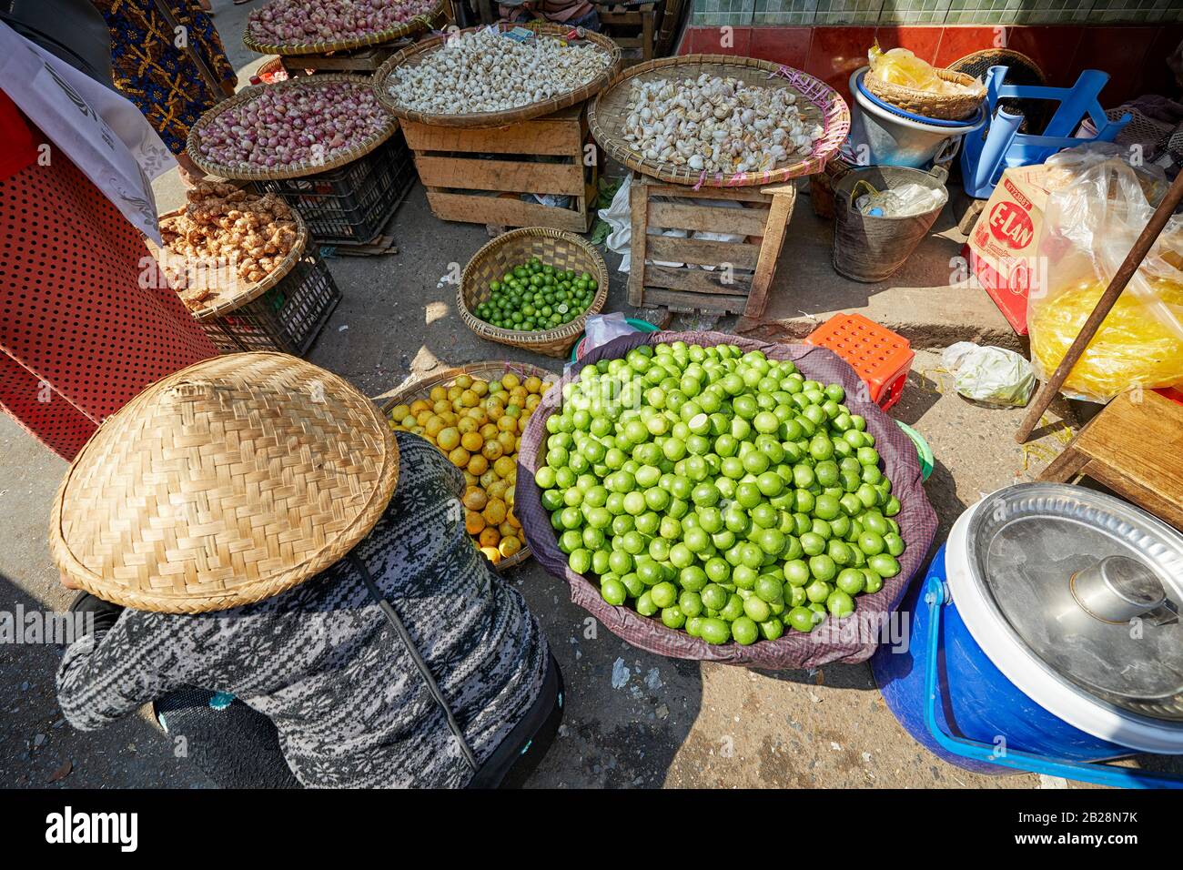 Zegyo market mandalay myanmar hi-res stock photography and images - Alamy