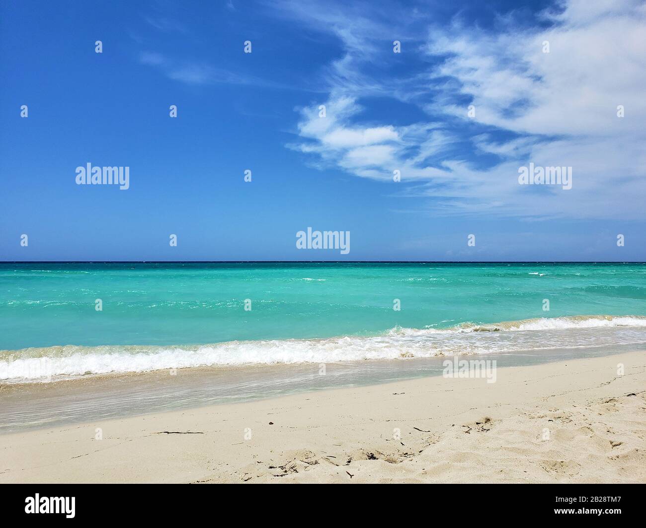NIce azure water and white sand beach in Varadero Cuba Stock Photo - Alamy