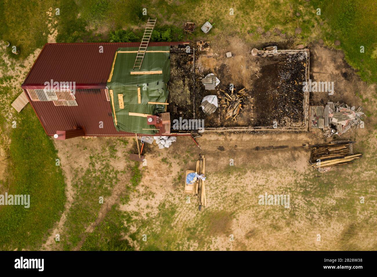 Burned down house hi-res stock photography and images - Alamy