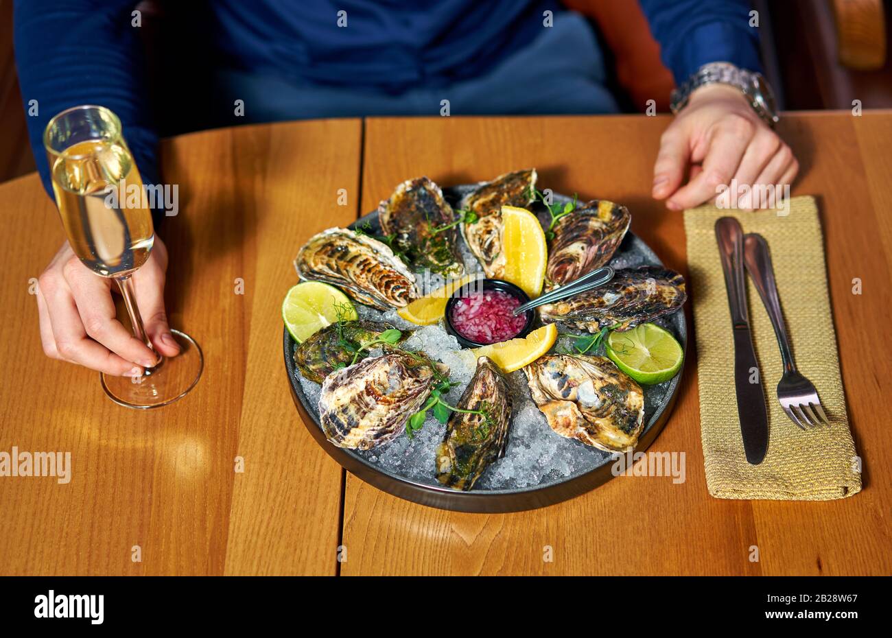 Man eating fresh oyster hi-res stock photography and images - Alamy Man eating fresh oyster hi-res stock photography and images - Alamy