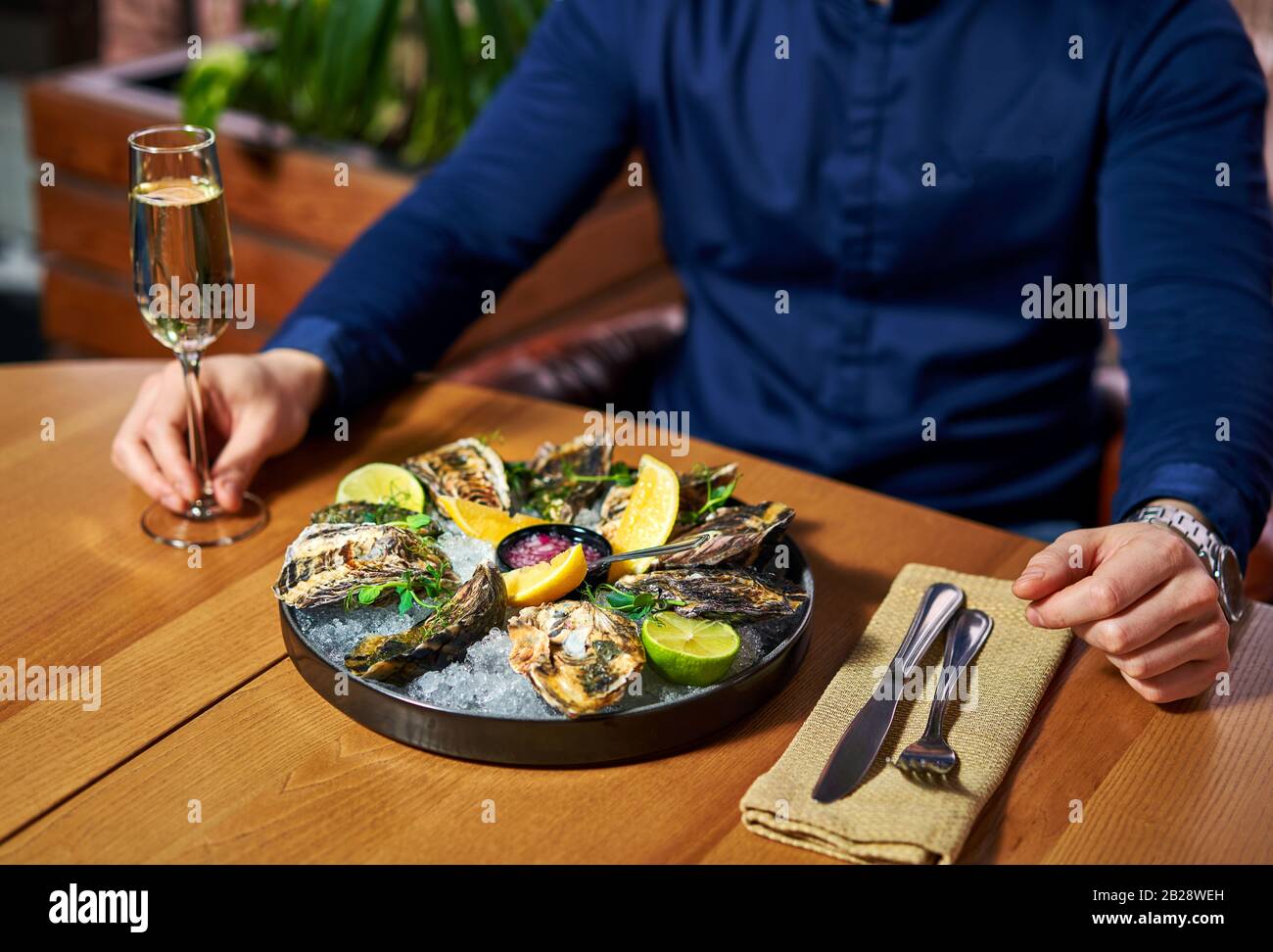 Man eating fresh oyster hi-res stock photography and images - Alamy Man eating fresh oyster hi-res stock photography and images - Alamy