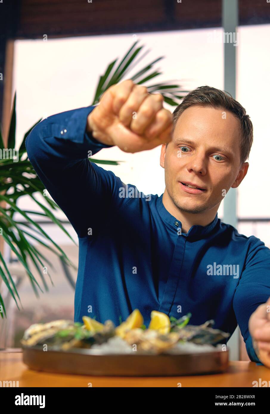 Man eating fresh oyster hi-res stock photography and images - Alamy Man eating fresh oyster hi-res stock photography and images - Alamy