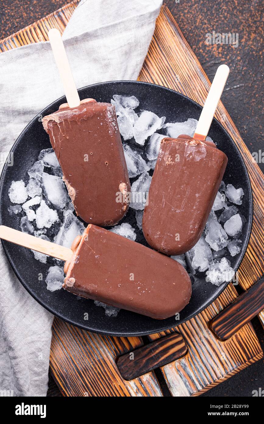 Chocolate ice cream popsicles in glaze Stock Photo - Alamy
