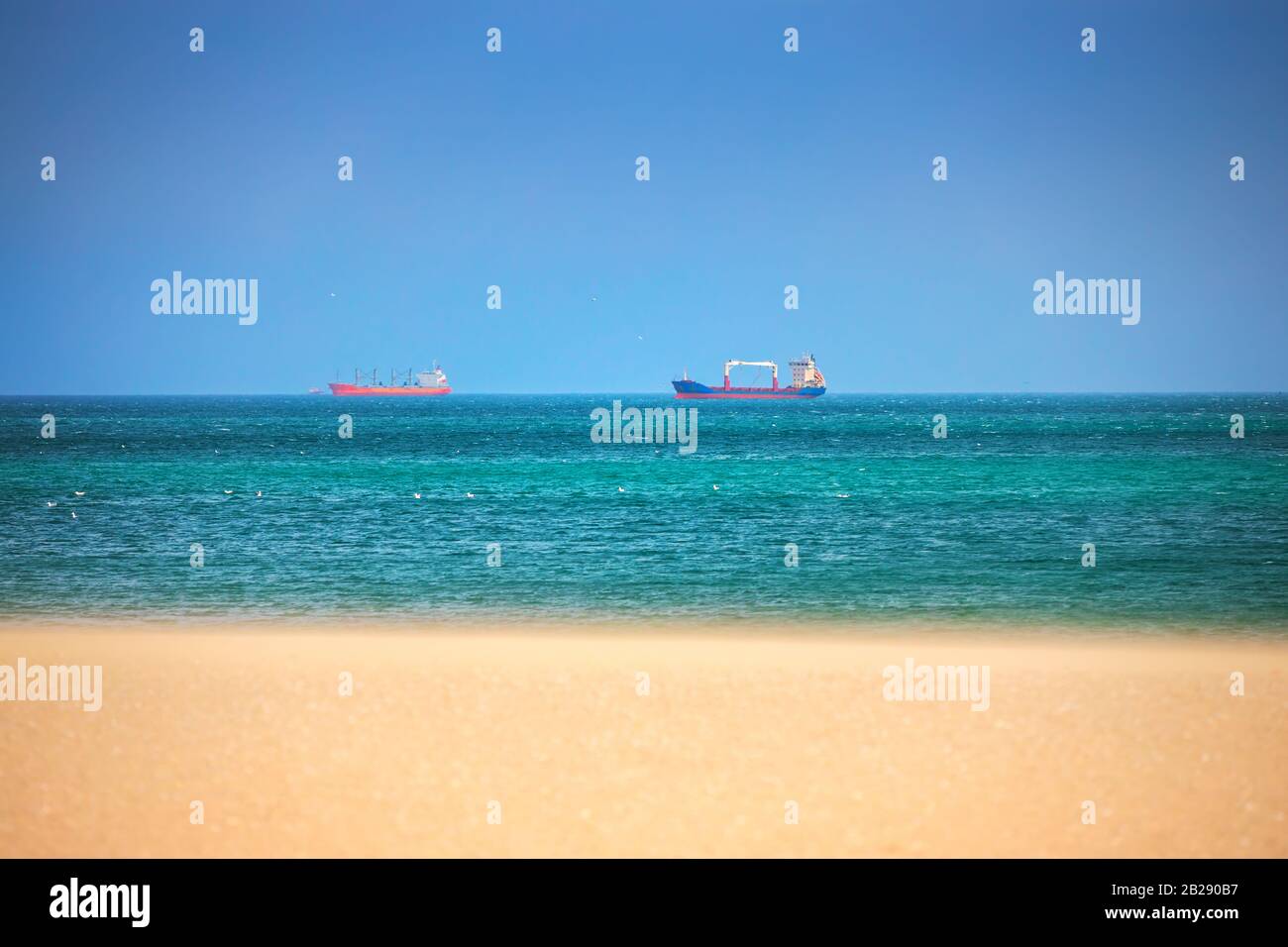 Empty sky tropical coast beach hi-res stock photography and images - Alamy