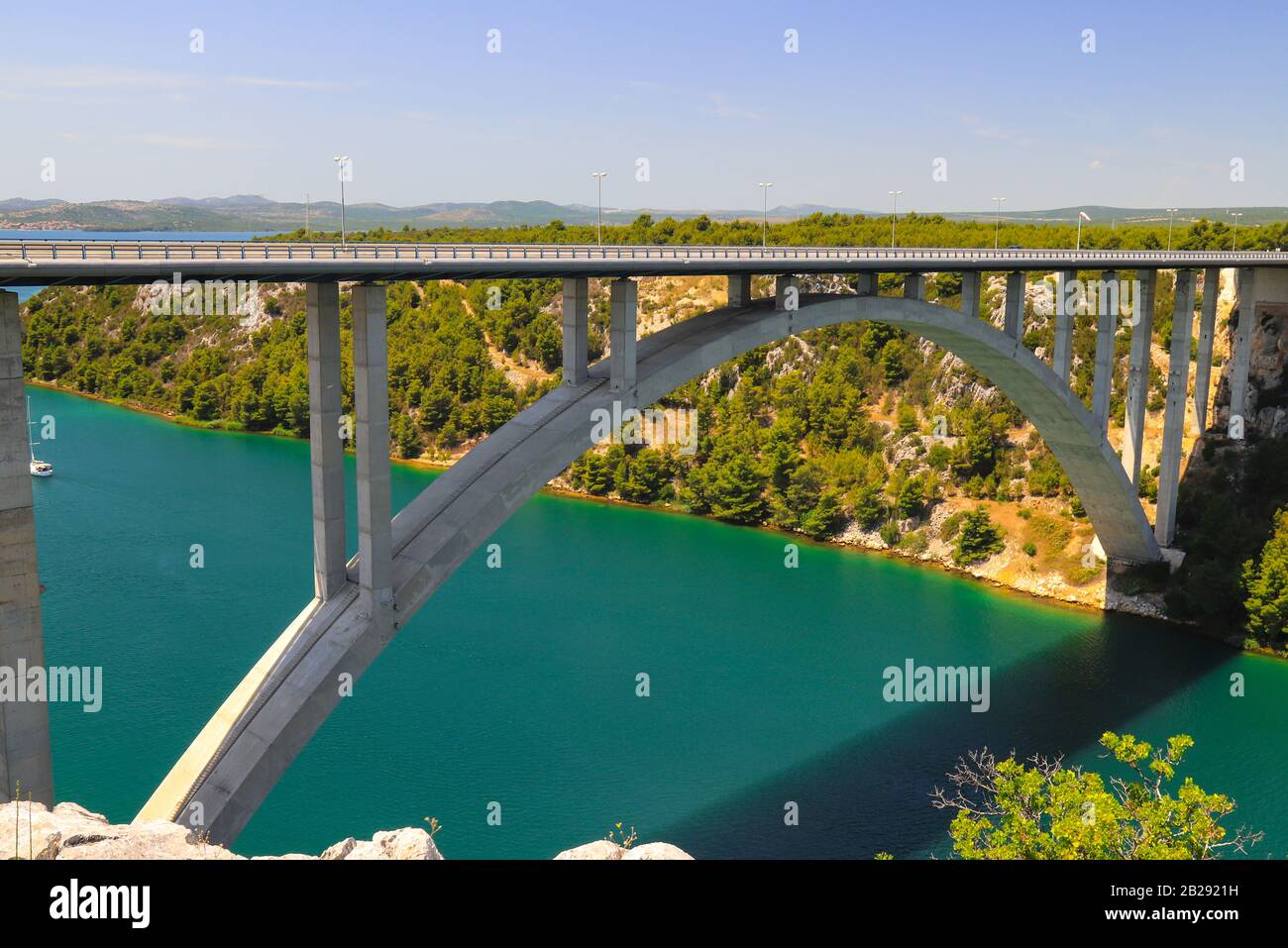 Reinforced concrete arched bridge hi-res stock photography and images ...
