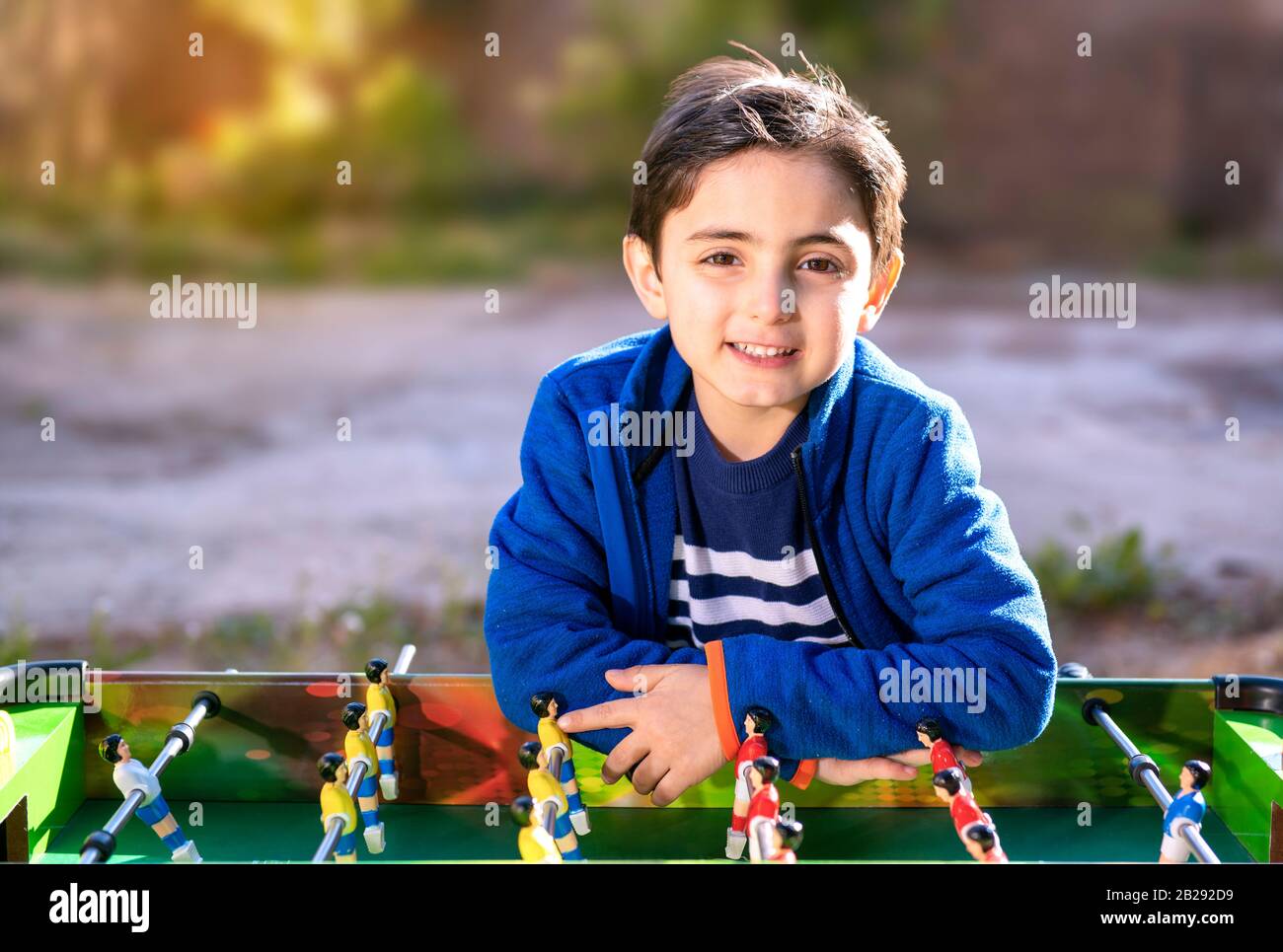 Child setting table hi-res stock photography and images - Alamy