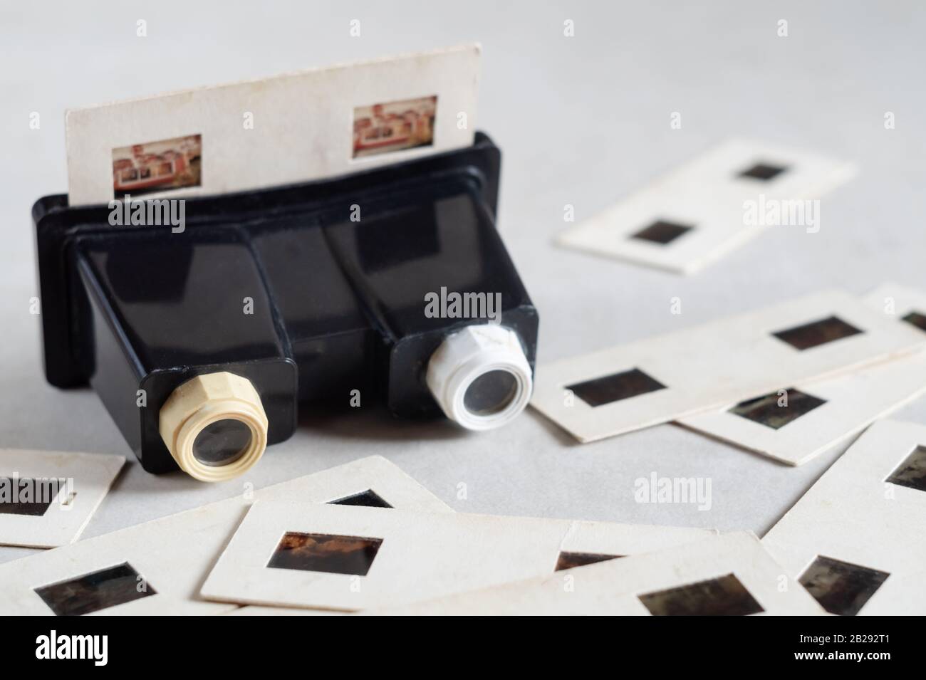 Outdated stereoscope with a stereo diapositiv cards. 3D viewing device ...