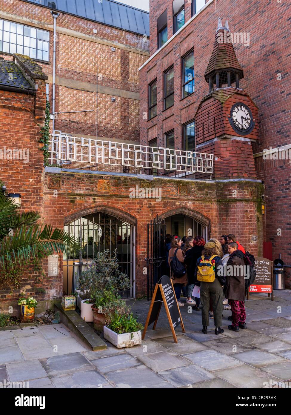 Toynbee hall hi-res stock photography and images - Alamy