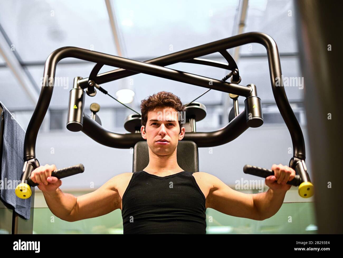 Chest press machine hi-res stock photography and images - Alamy