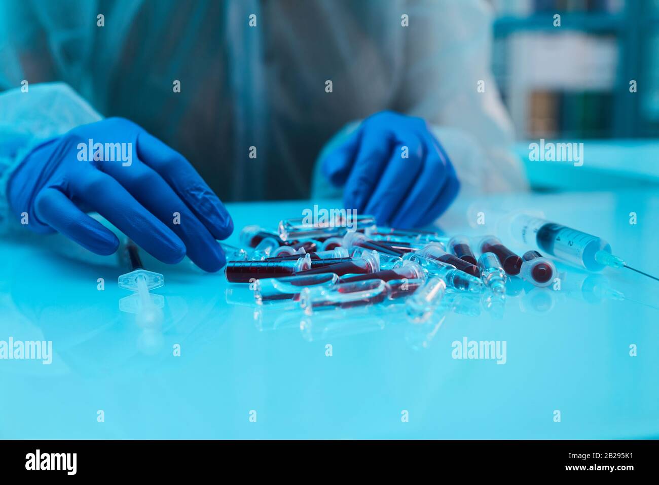 Scientist experiment metal hi-res stock photography and images - Alamy