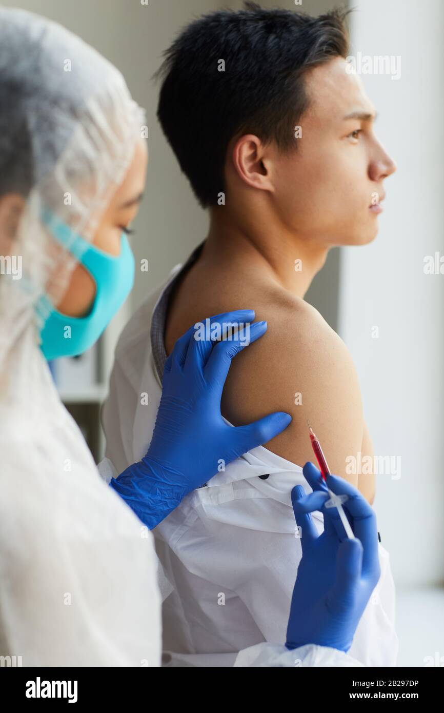 Nurse giving shot to patient hi-res stock photography and images - Alamy