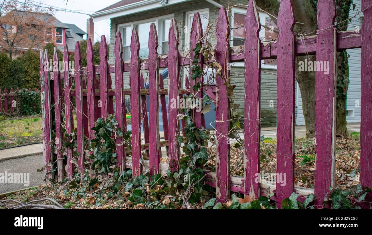 Rotten rustic fence hi-res stock photography and images - Alamy
