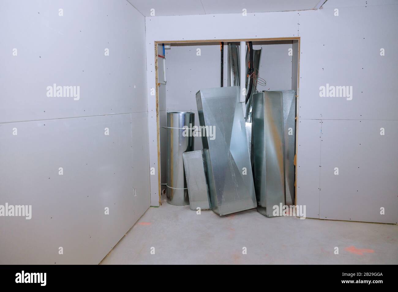 Silver pipes metal plumbing hi-res stock photography and images - Alamy