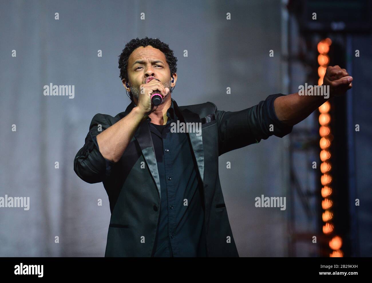 Miami, FL, USA. 29th Feb, 2020. Ian Holmes performs on stage with Latin ...