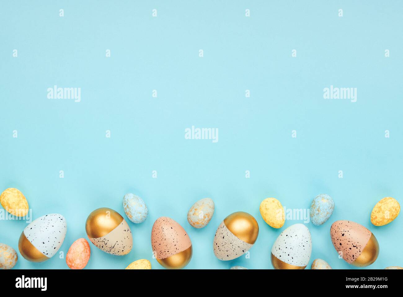 Golden blue background hi-res stock photography and images - Alamy