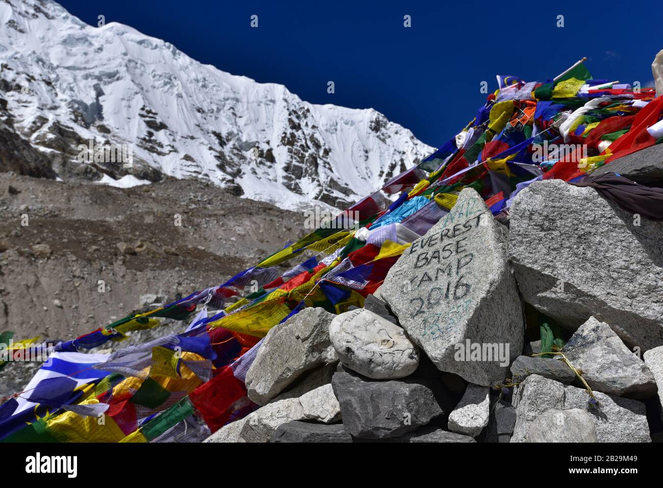 Everest base camp surrounded hi-res stock photography and images - Alamy