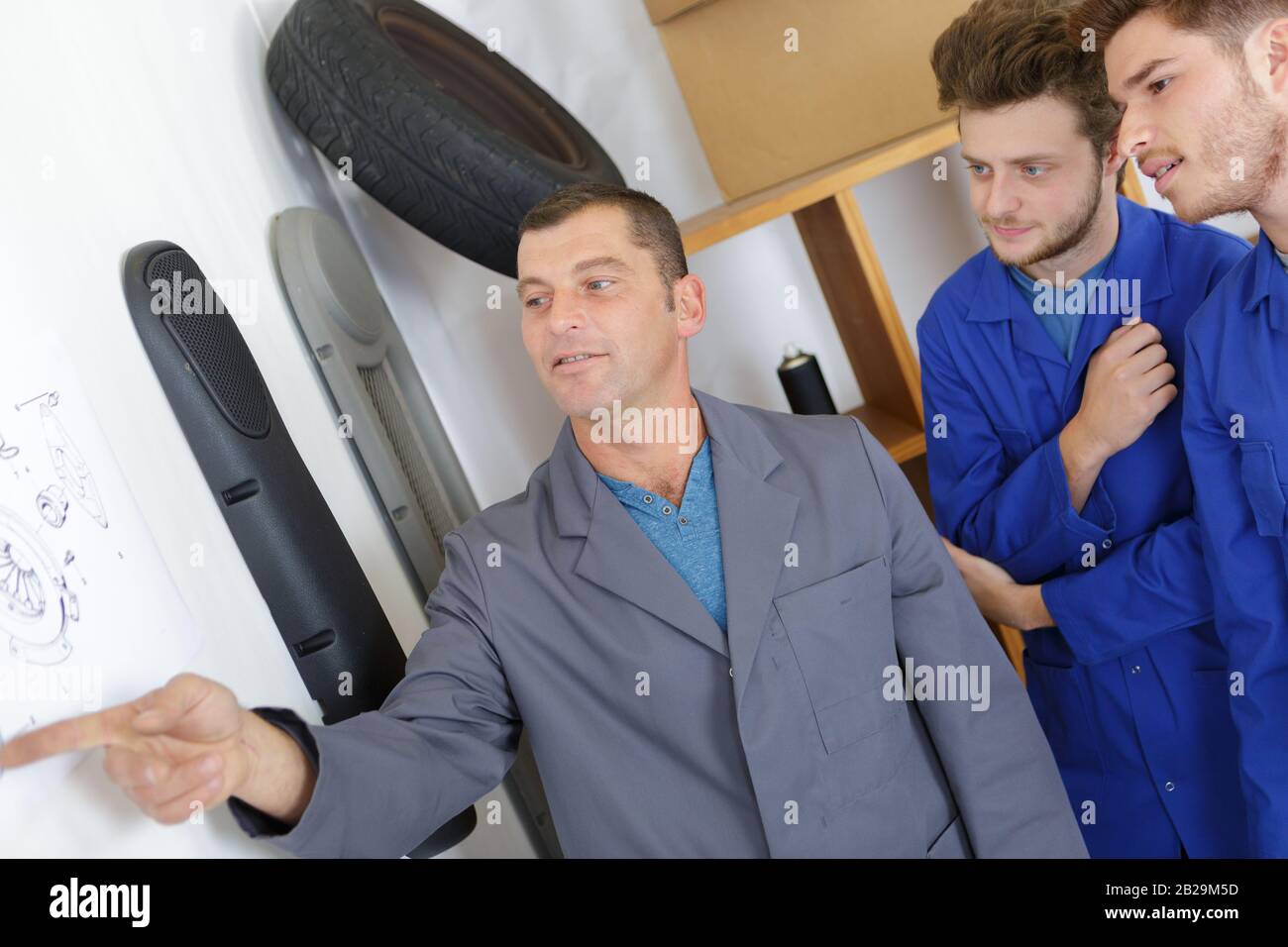 Engineer talking male apprentice hi-res stock photography and images ...