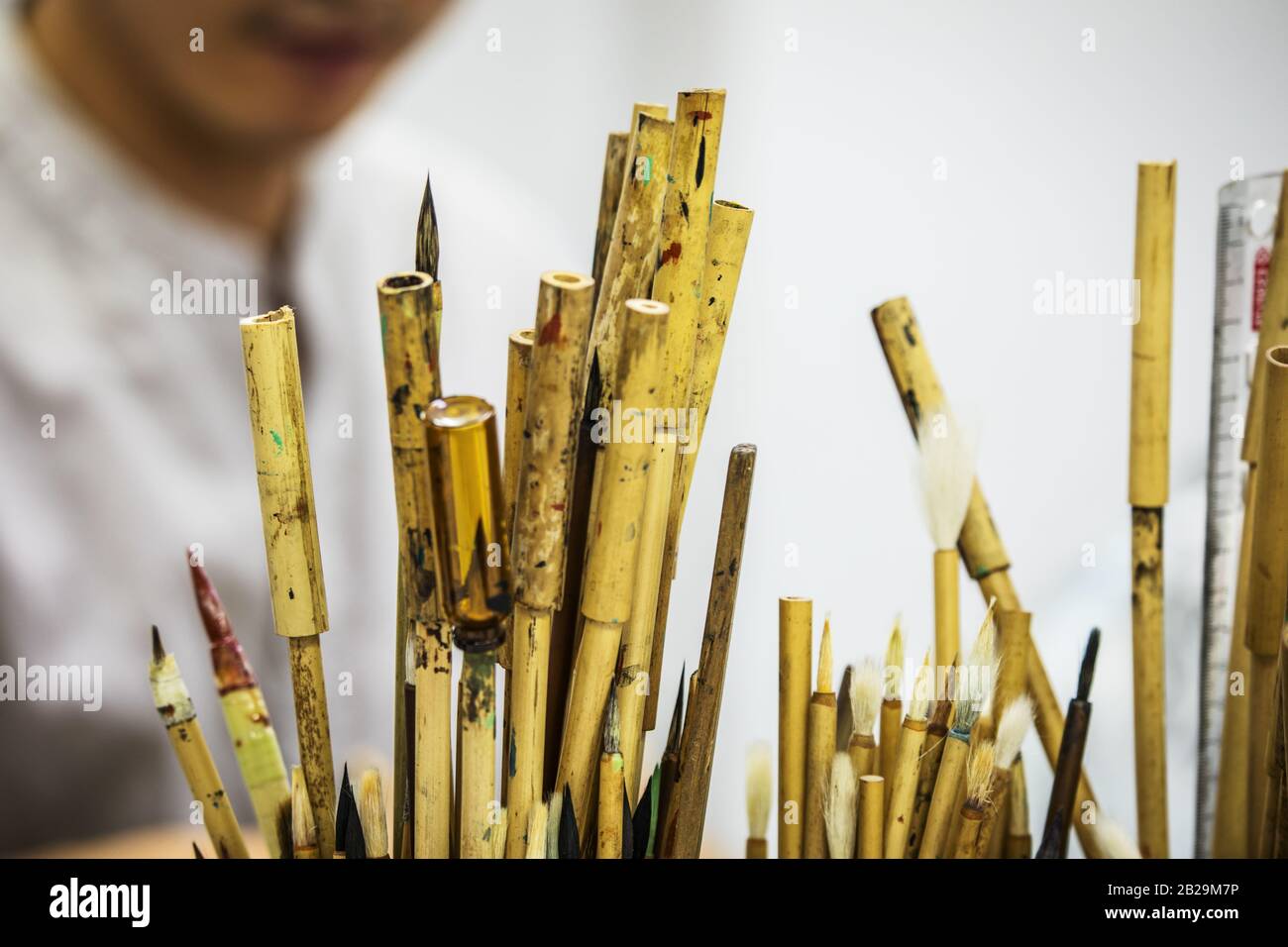 BEIJING, СHINA - JUNE 03: Chinese craftsman paints a large porcelain ...