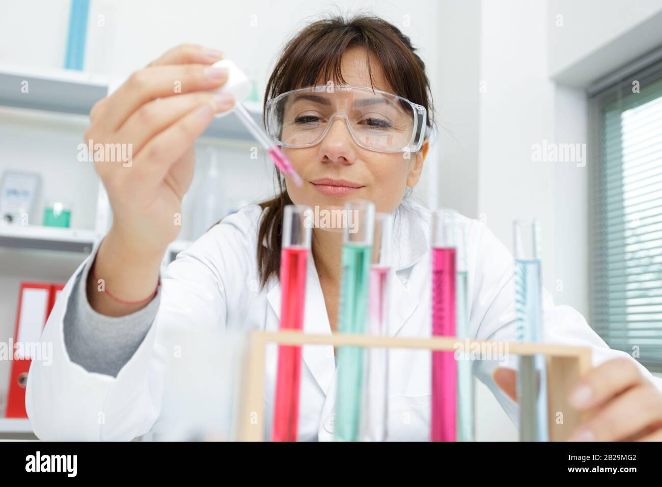 Research and inspection testing laboratory hi-res stock photography and ...
