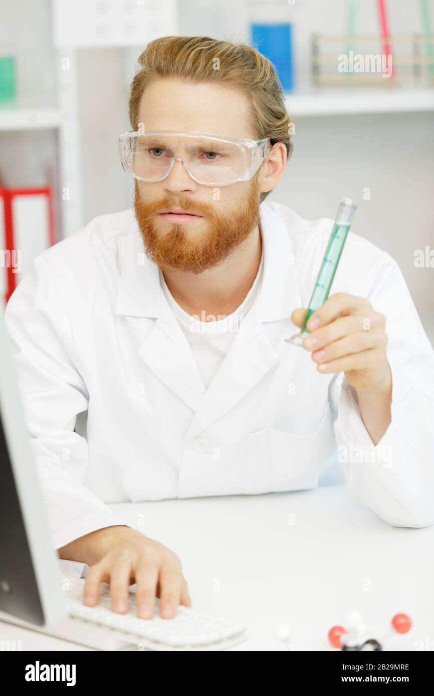 High school science class students in lab hi-res stock photography and ...