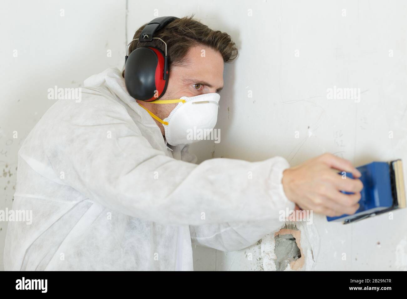 Hand plastering drywall surface hi-res stock photography and images - Alamy