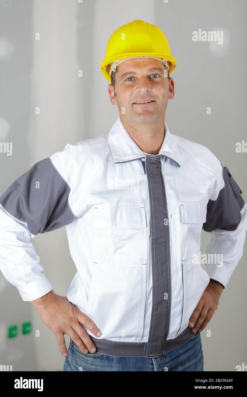 optimistic worker builder man posing looking camera Stock Photo - Alamy