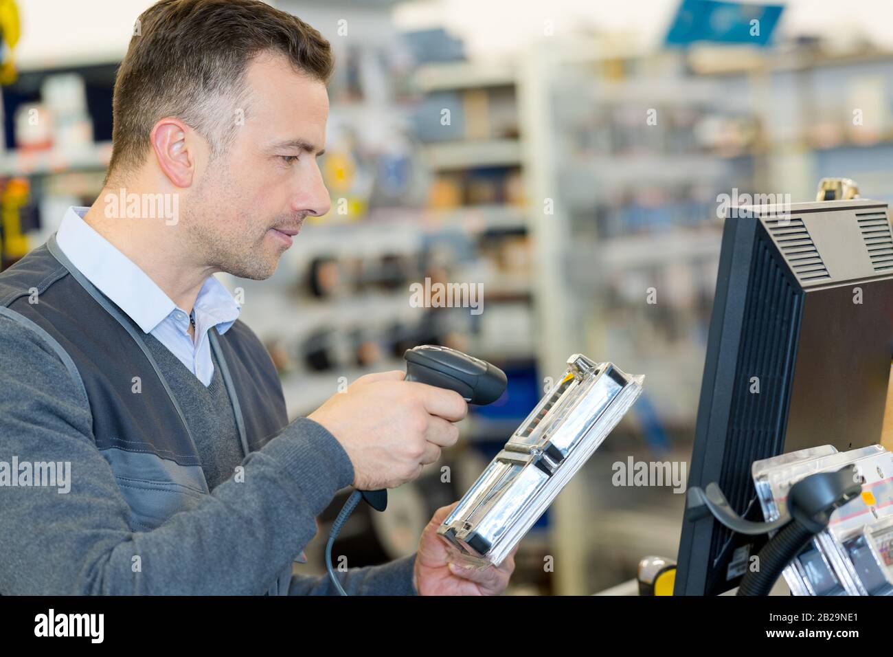 Warehouse inventory scaning hi-res stock photography and images - Alamy