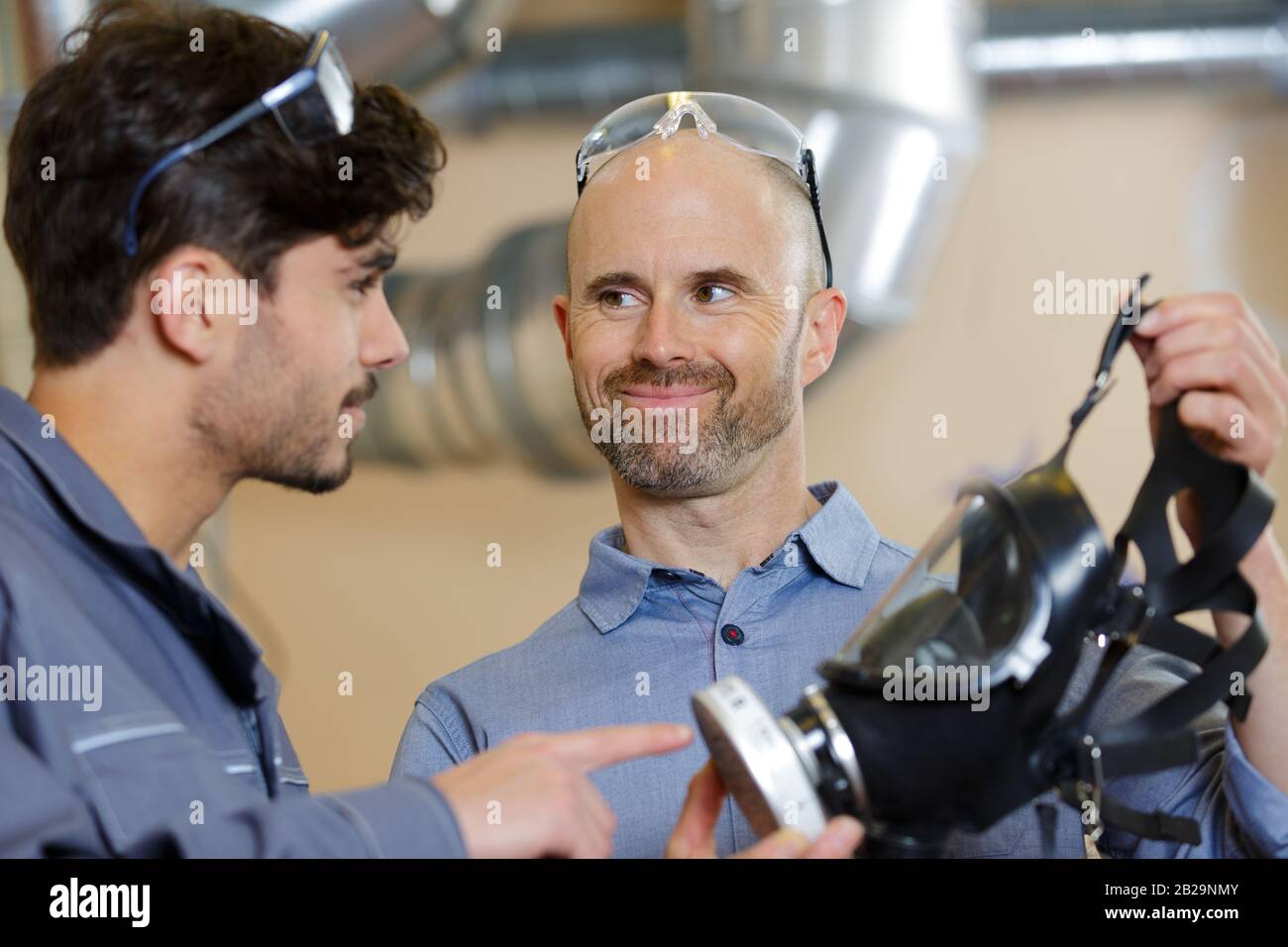Car repair discussion hi-res stock photography and images - Alamy