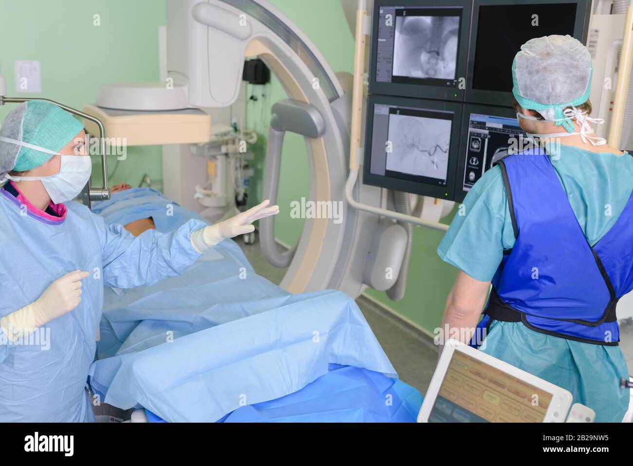 surgeons performing surgery in operating theater Stock Photo - Alamy