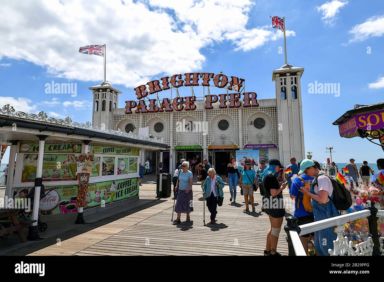 Brighton western pier hi-res stock photography and images - Alamy